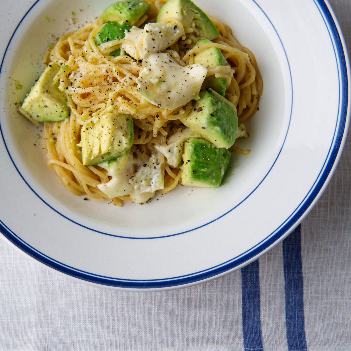 フライパンひとつで簡単！アボカドのレモンチーズパスタの作り方・レシピ｜ZENB（ゼンブ）公式通販